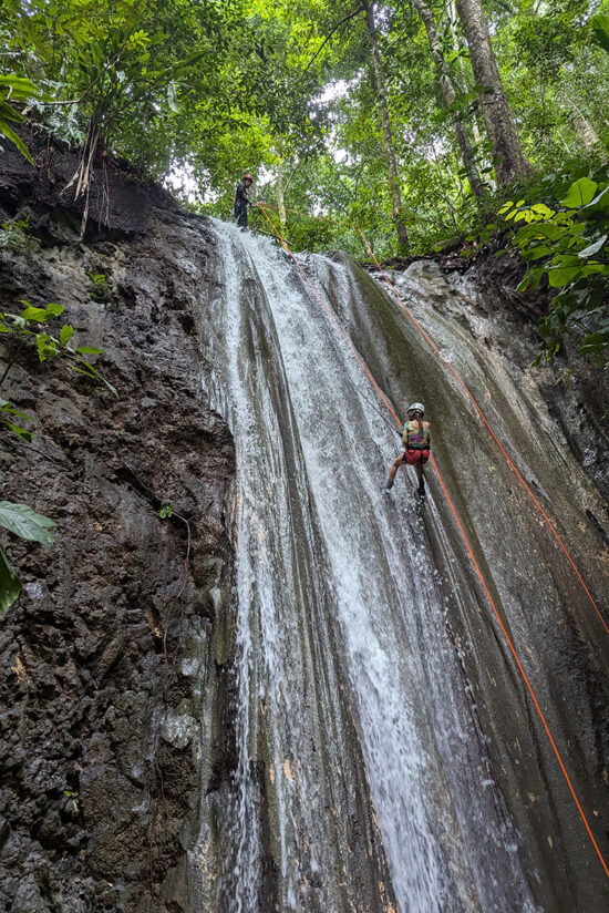 Waterfall Rappelling » El Remanso Lodge